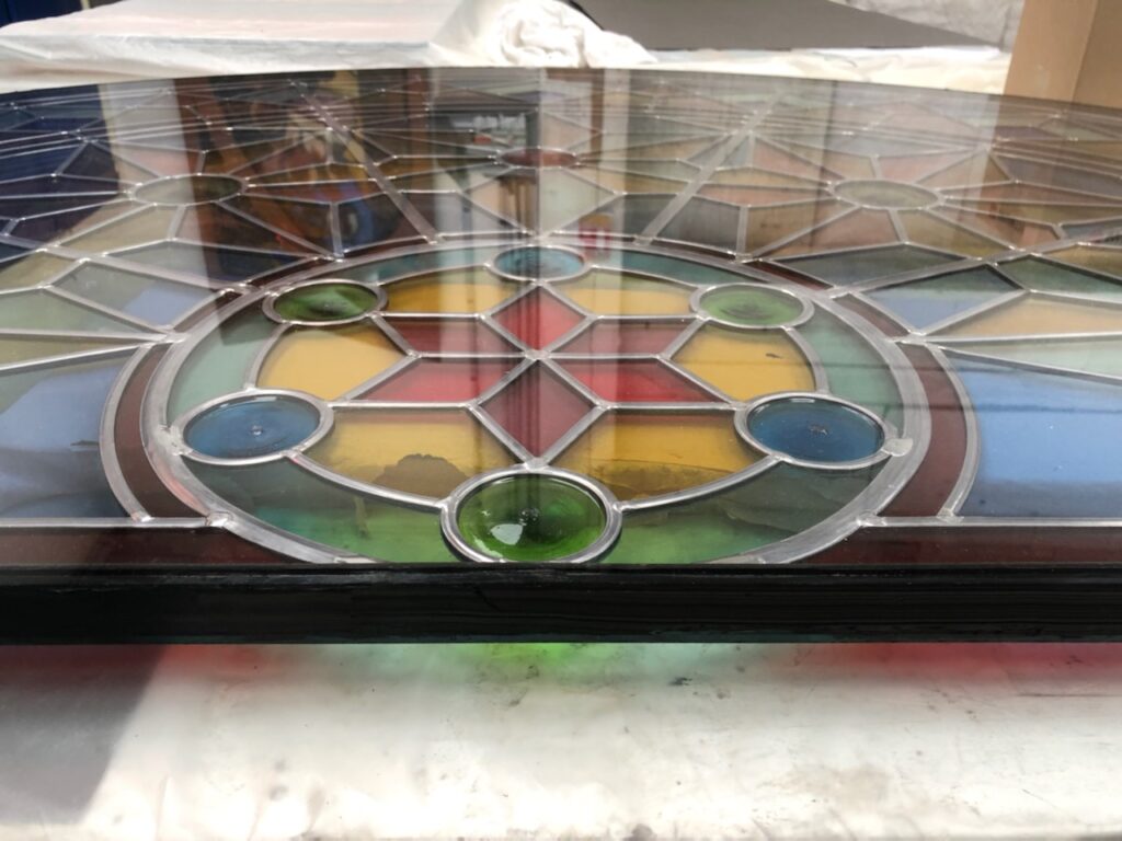 Mise en Double Vitrage de Vitraux - France Vitrail International